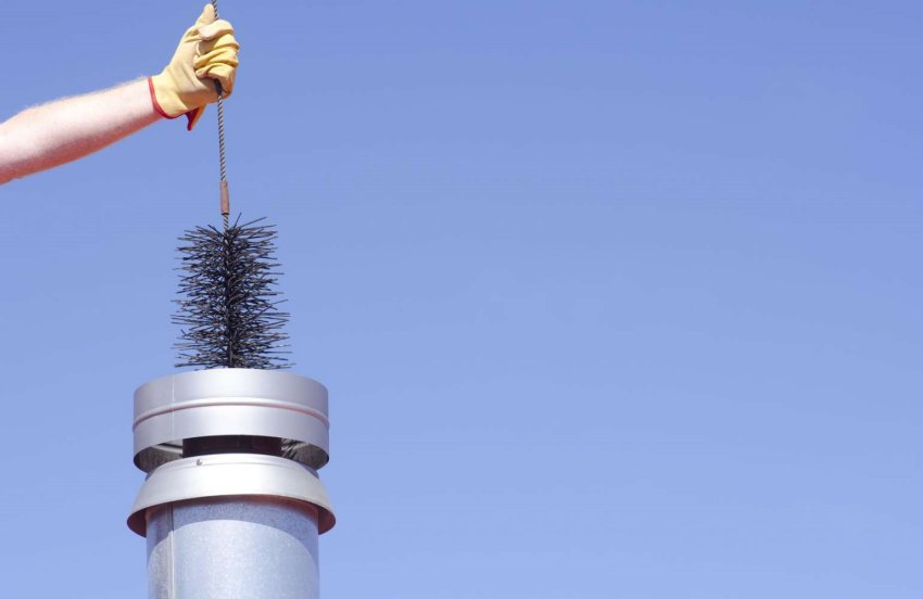 Ramonage de cheminée : obligations et techniques