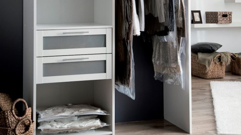 Optimiser le rangement de vos vêtements dans votre dressing