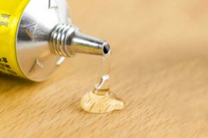 Quelle colle choisir ? Le guide pour tout comprendre et être incollable