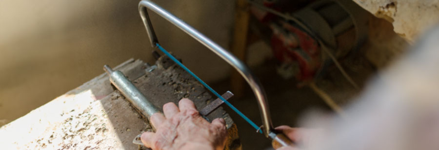 Comment bien couper du métal ? Trouvez l'outil le mieux adapté