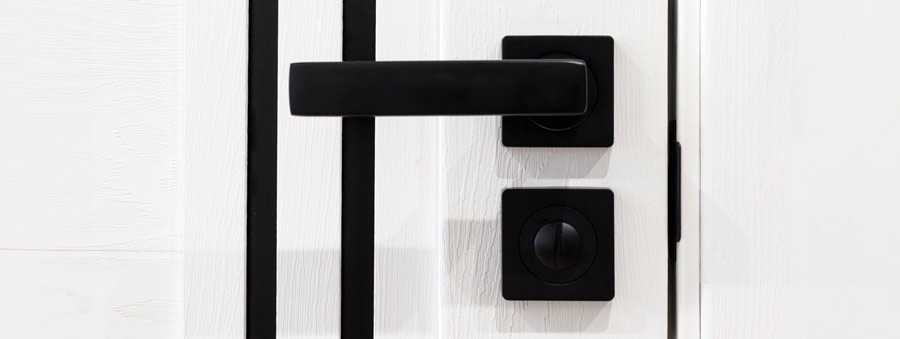 Porte Blanche Poignée Noire